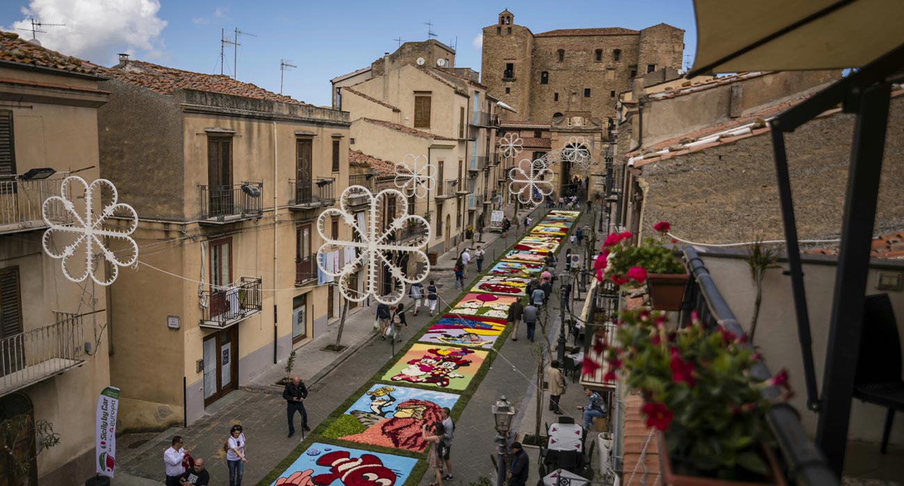 The art of flowers: the Infiorata in Castelbuono - Taliammari